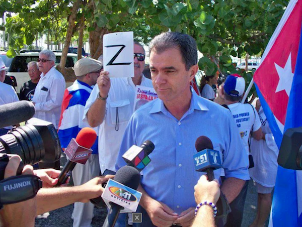 Líder del exilio cubano tiene orden de deportación