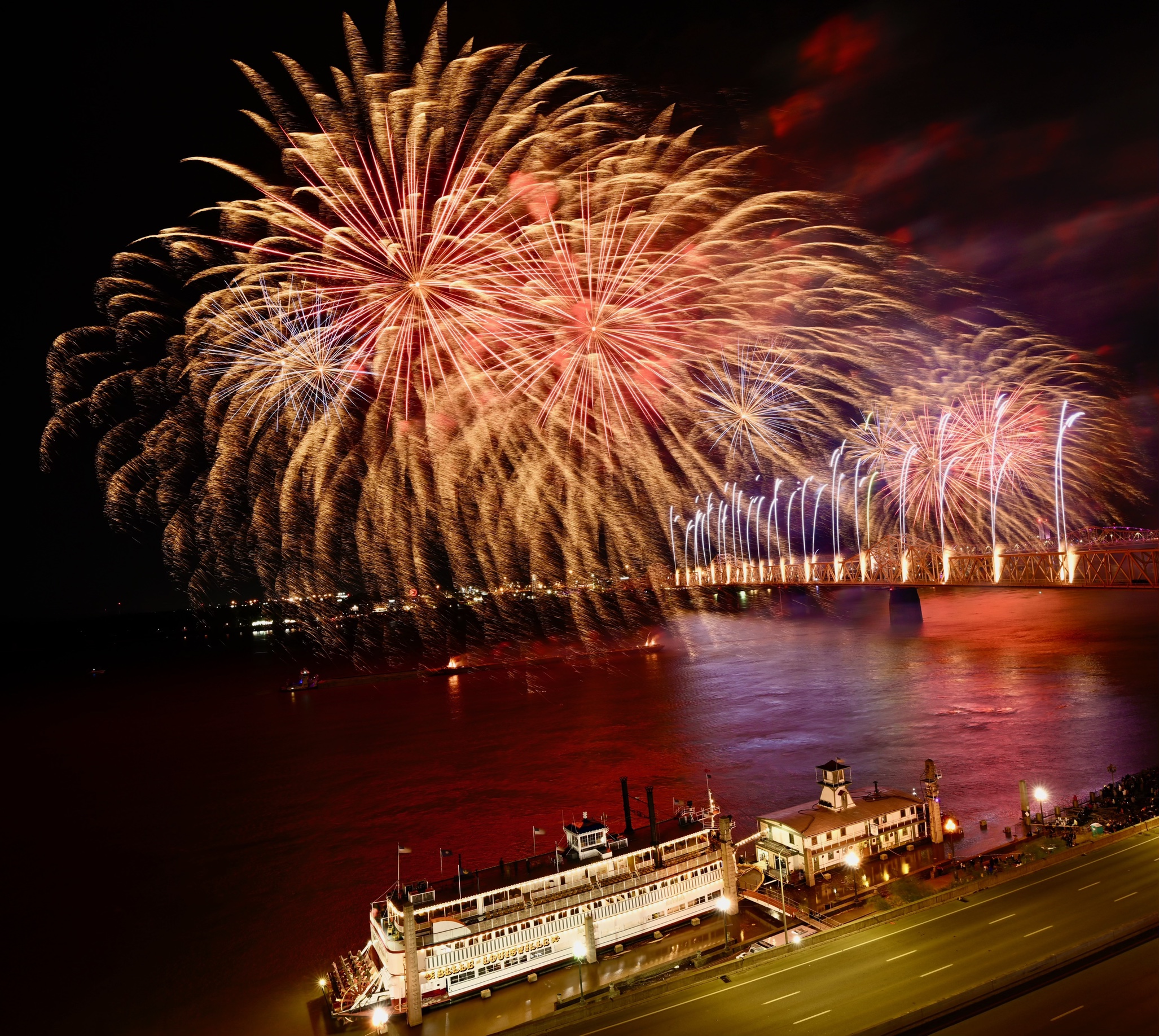 Thunder Over Louisville volvió recargado, aunque un tiroteo en el ...