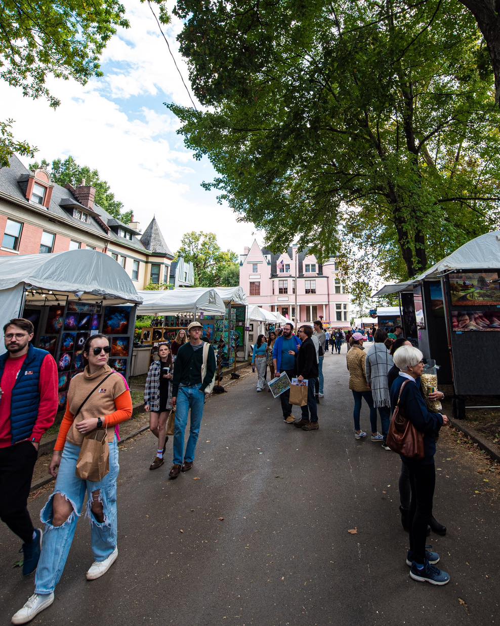 La feria de arte de St. James 2024 está abierta