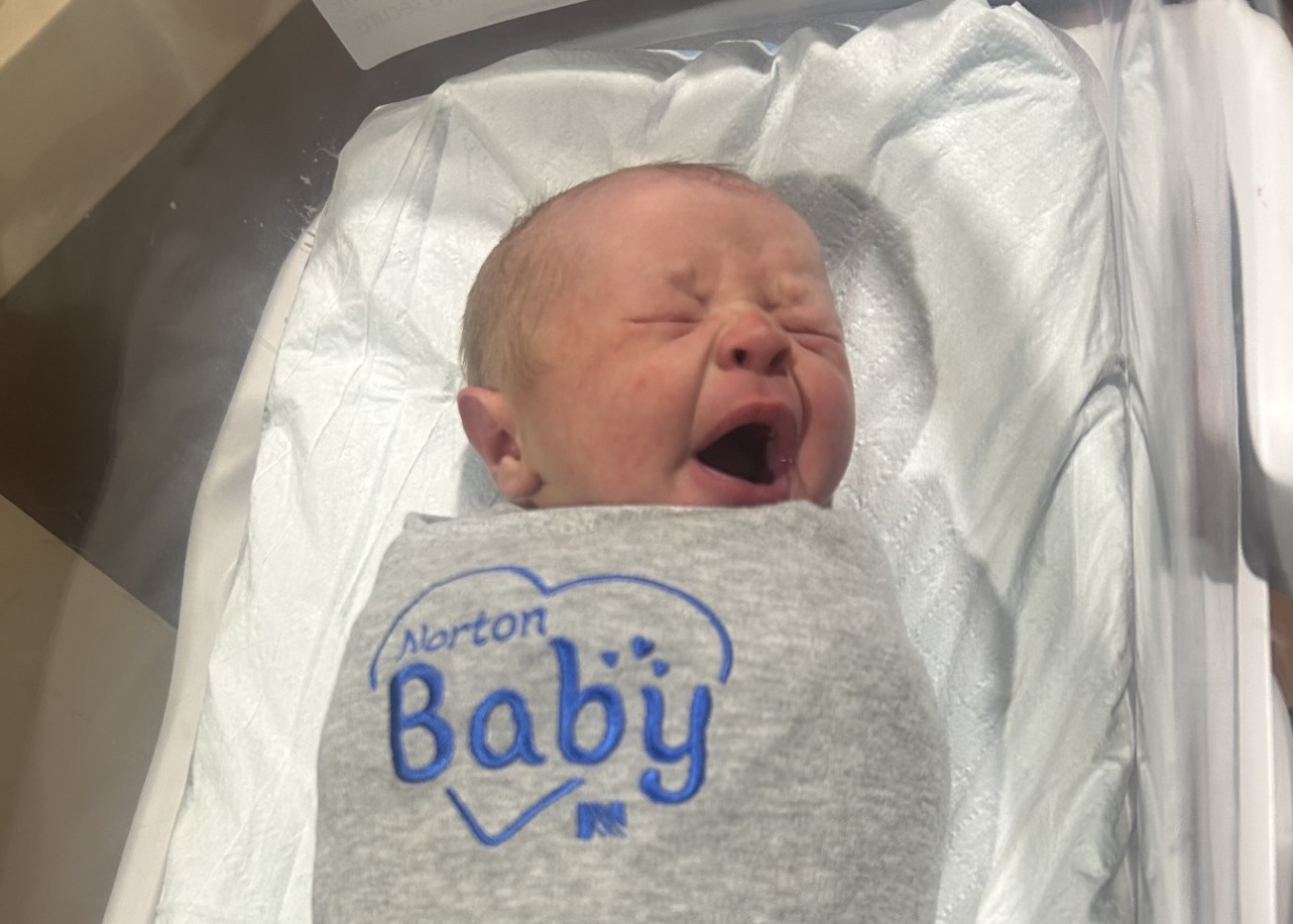 Asa es el primer bebé del año nace a las 12:52 a.m.
